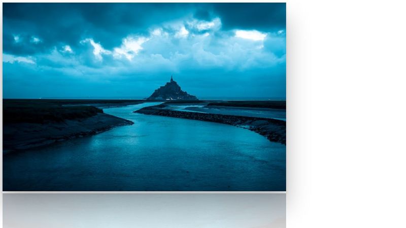 Realistic Reflection Effect with Pure CSS