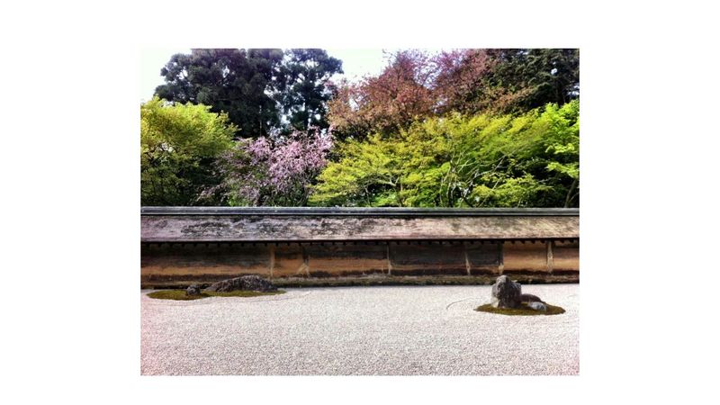 Vanilla JS carousel that is accessible, swipable, autoplaying, and ...